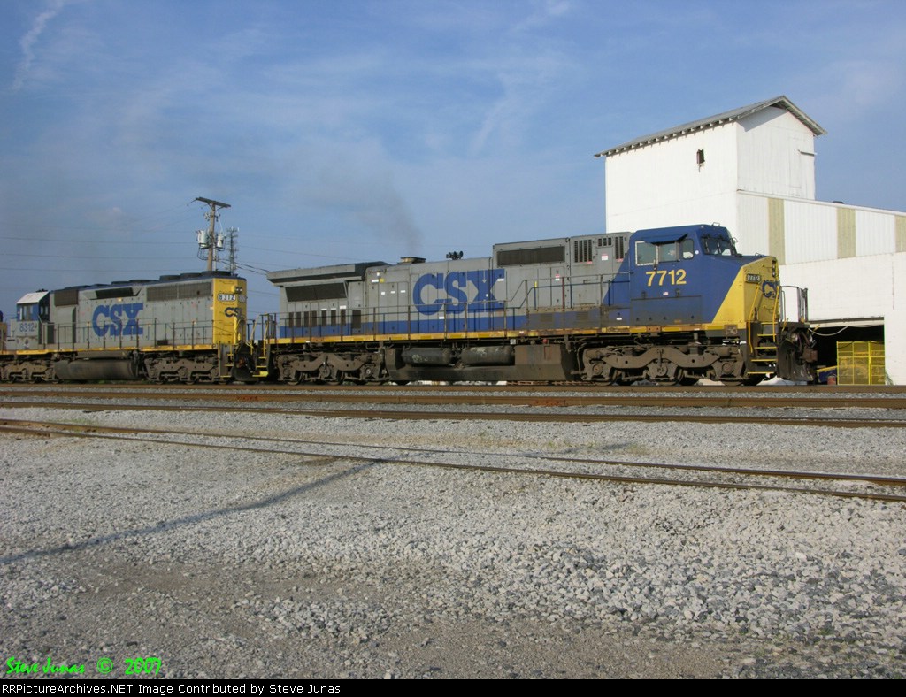CSX 7712,8312 Q525